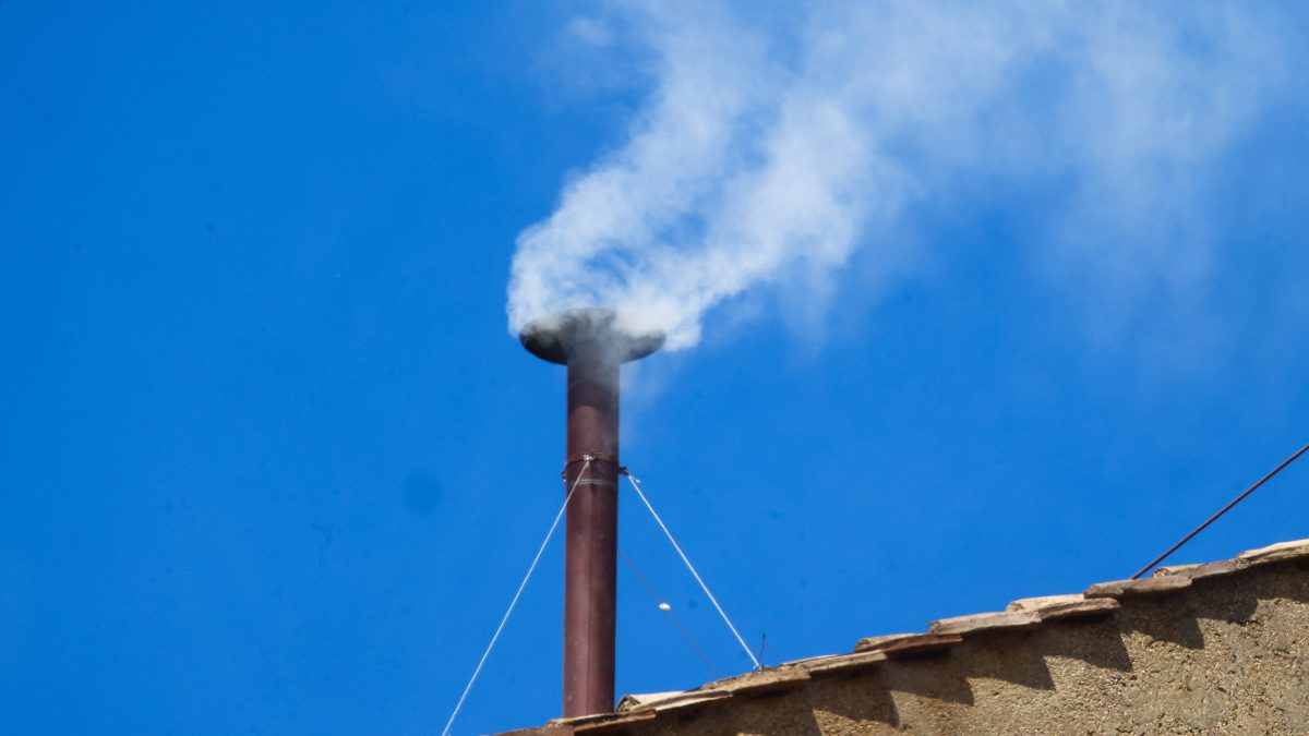 UFFICIALE - Arriva la fumata bianca, l'Habemus Papam annunciato alle 18