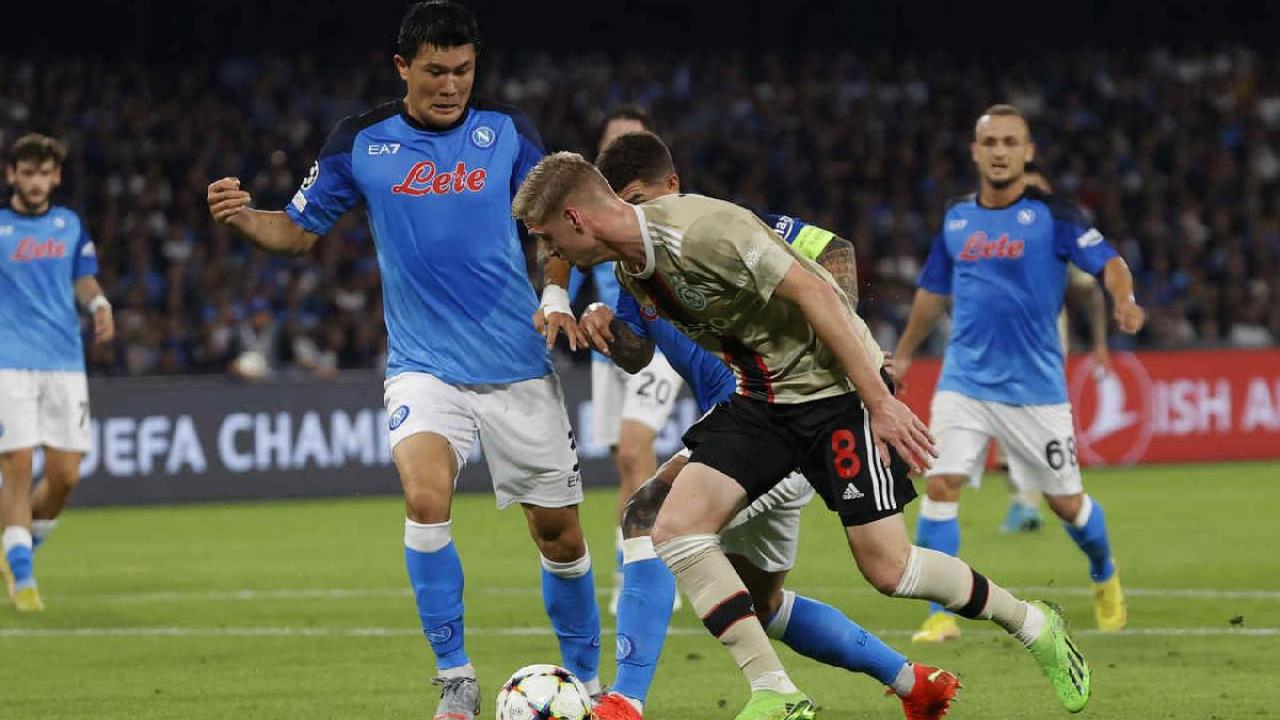 Il Napoli studia Taylor dell'Ajax, Gazzetta: emissari azzurri ad ...