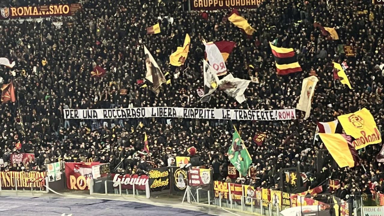 Roma-Napoli, striscione in Curva Sud: "Solidarietà alla popolazione di ...