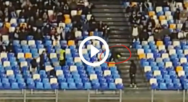 Daspo per il baby tifoso 16enne: ruba un pallone e 'sfugge' agli steward | VIDEO