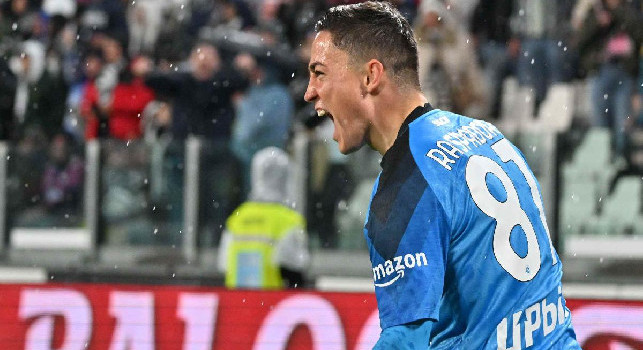 Nel sinistro-scudetto di Raspadori ci sono anche Benitez, Sarri ... Nel sinistro-scudetto di Raspadori ci sono anche Benitez, Sarri ...