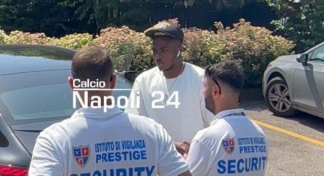 Victor Osimhen ed il suo agente Roberto Calenda sono appena arrivati a ...