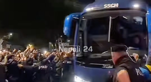 Napoli-Juventus: l'arrivo del pullman degli azzurri, che accoglienza ...