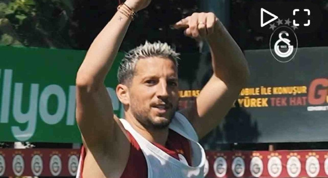 Mertens, 37 anni e non sentirli: che magia in allenamento! | VIDEO