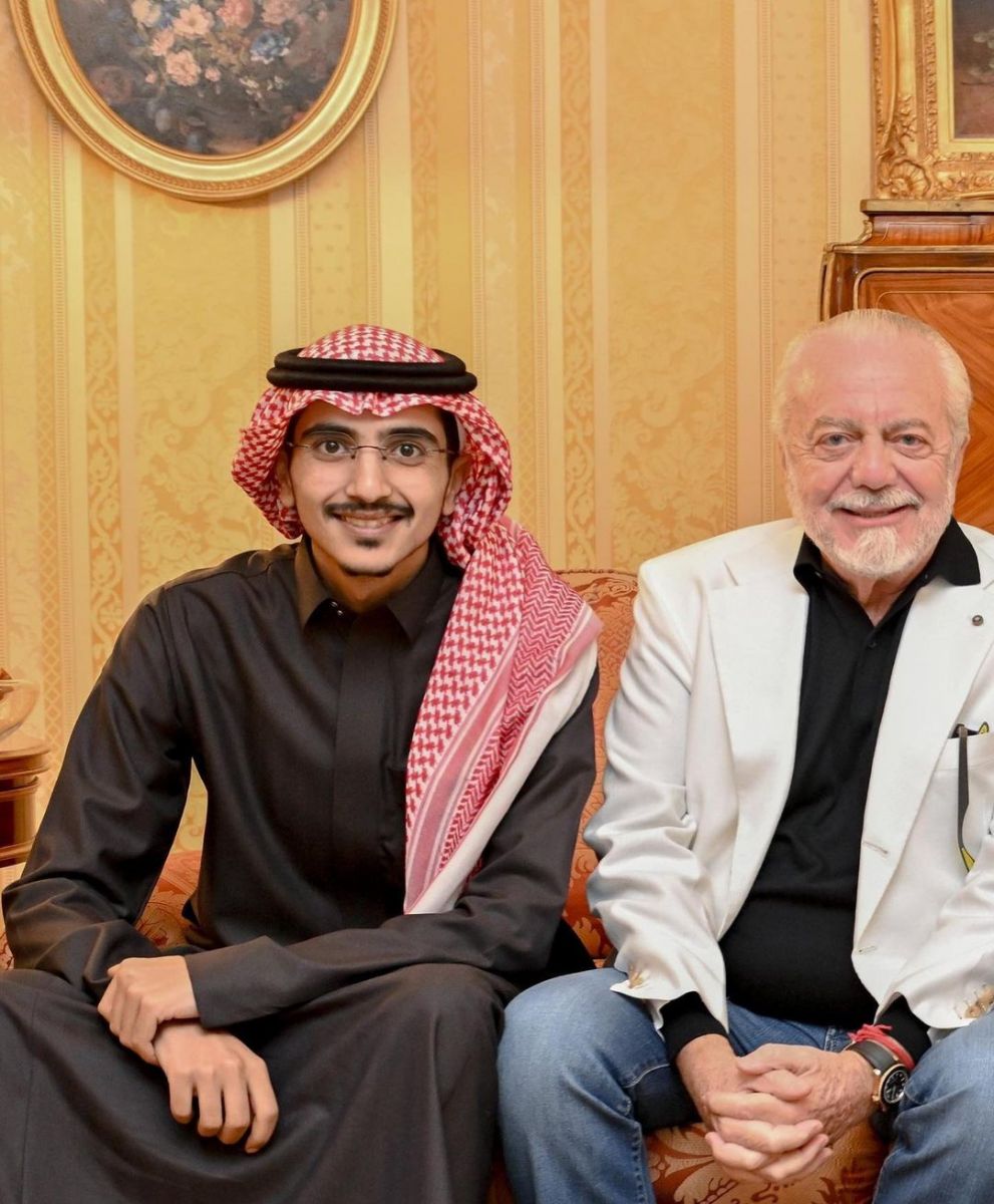 De Laurentiis versione sceicco: il patron azzurro ospite dal presidente ... De Laurentiis versione sceicco: il patron azzurro ospite dal presidente ...