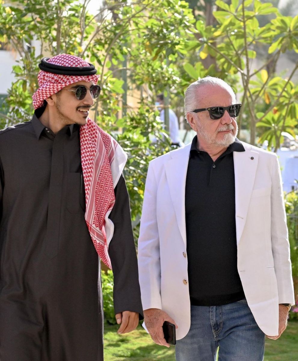 De Laurentiis versione sceicco: il patron azzurro ospite dal presidente ... De Laurentiis versione sceicco: il patron azzurro ospite dal presidente ...